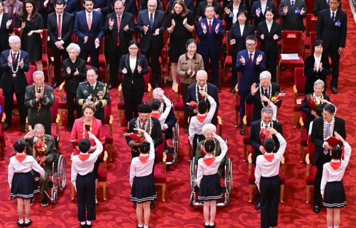 媒体聚焦|人民日报评论员：汇聚起共襄强国盛举的磅礴力量